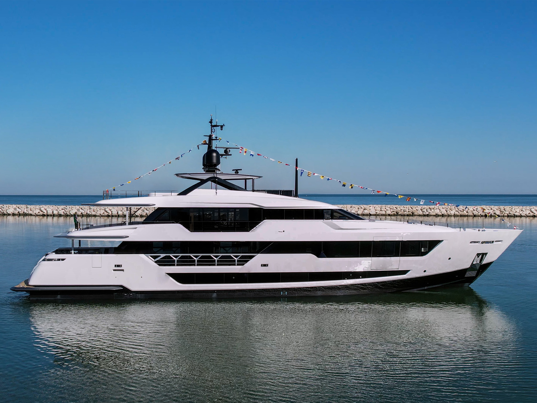 Custom Line 140’: the grandeur of being unique. - Custom Line